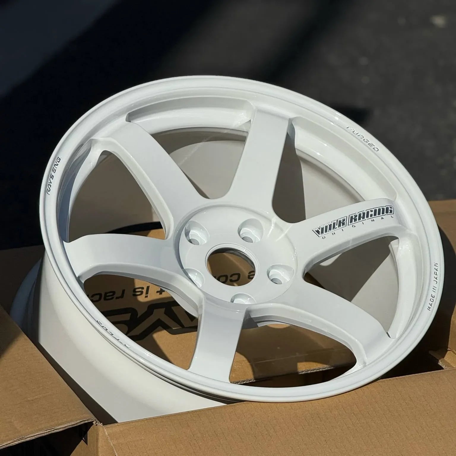 Volk Racing TE37 Saga 18x10 +40 5x120 Dash White – WheelFlip