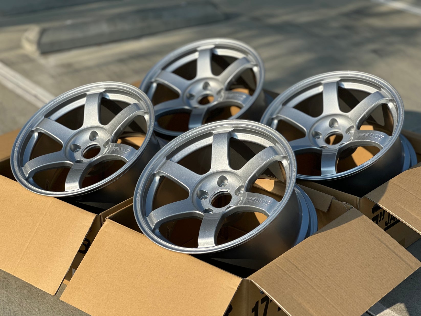 Volk Racing TE37 Saga S-Plus 17x9 +22 5x114.3 Diamond Silver (SET ...