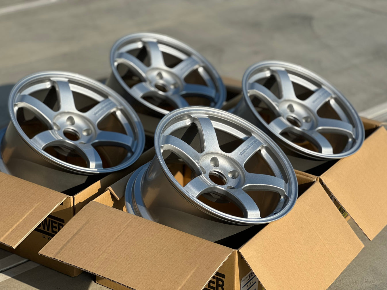 Volk Racing TE37 Saga S-Plus 17x9 +22 5x114.3 Diamond Silver (SET ...