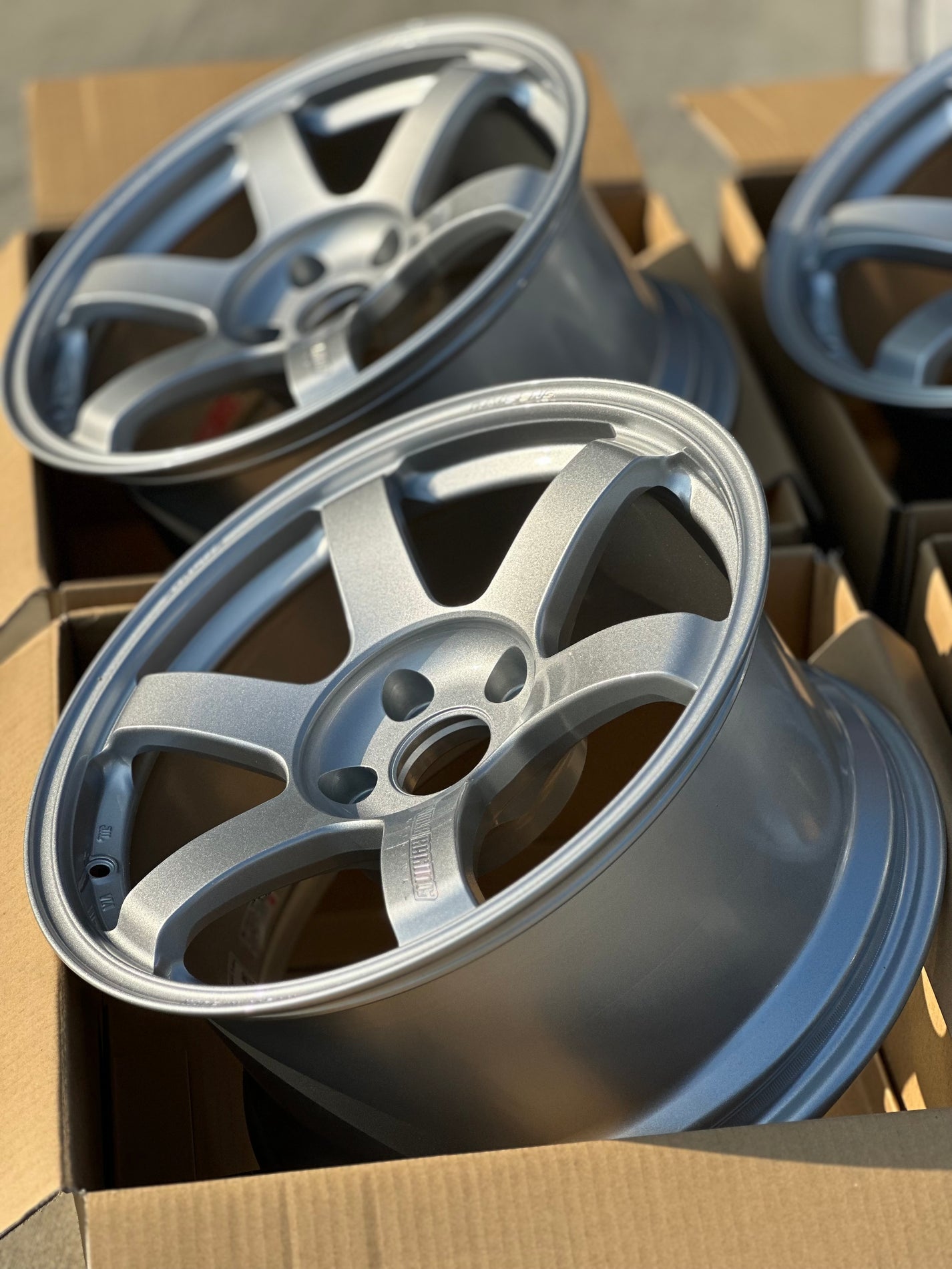 Volk Racing TE37 Saga S-Plus 17x9 +22 5x114.3 Diamond Silver (SET ...